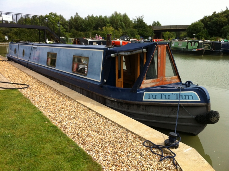 Tu Tu Tun 60ft Narrowboat by Aqualine Marine Limited has been so